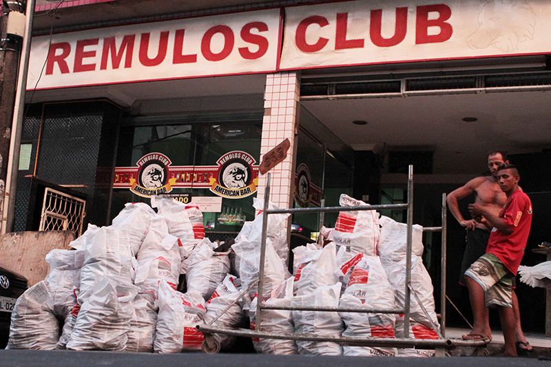 Justiça derruba muro construído pela Prefeitura, mas mantém Remulos ...