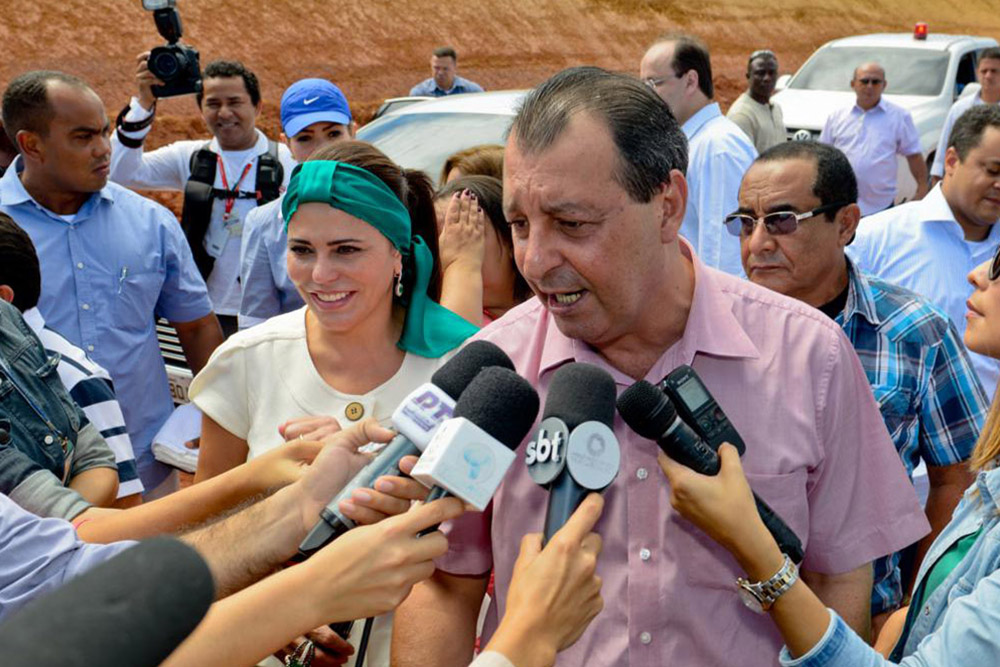Omar Aziz se despede do governo com ordem de serviço para construção ...