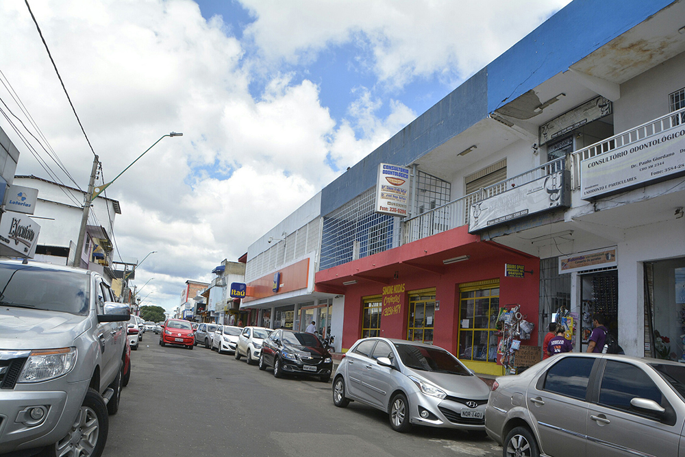 Rua do Comércio 1, no Parque Dez, recebe melhorias de iluminação ...