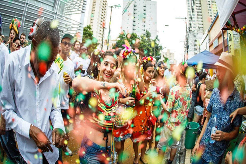 Quer saber quais Bandas e Blocos animam o fim de semana de Carnaval ...