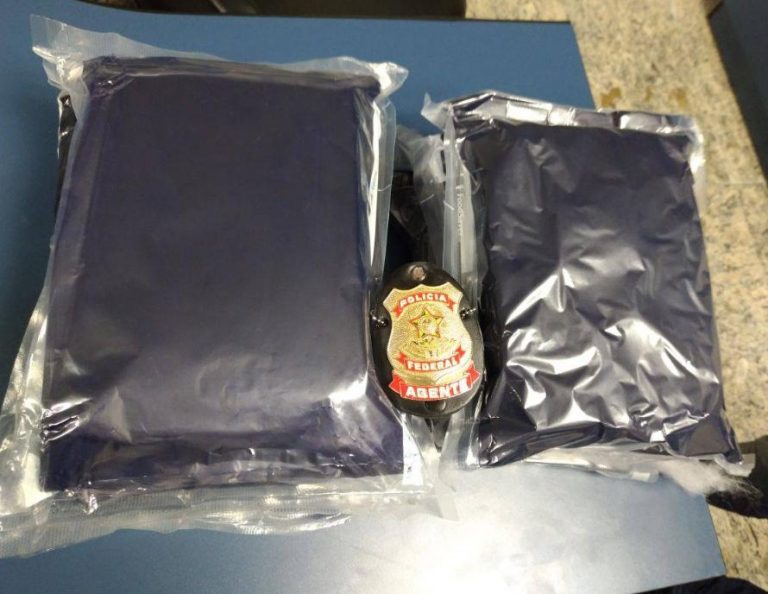 PF apreende mais de 8kg de drogas com "mulas" e em mala no aeroporto ...