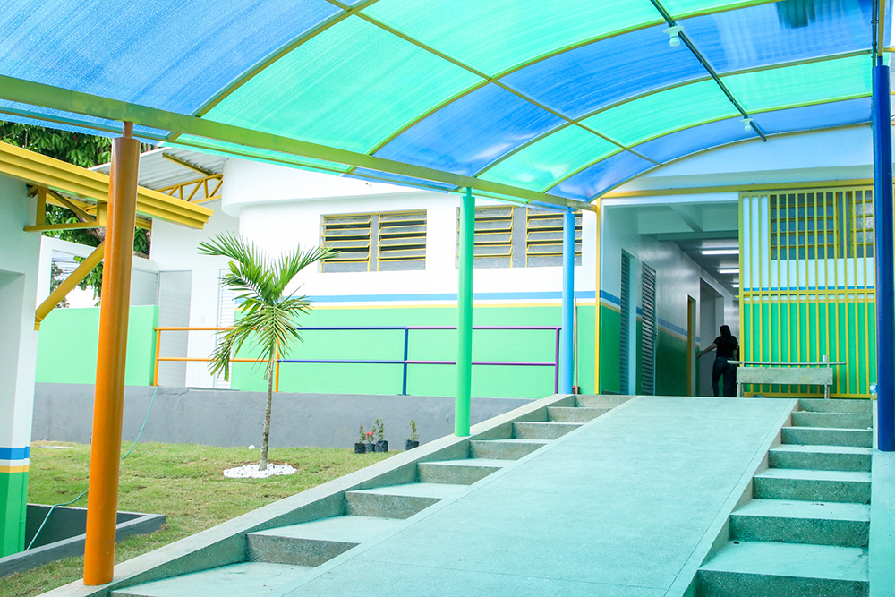 David Almeida reinaugura a escola municipal Carmem Guimarães Hagge, na ...