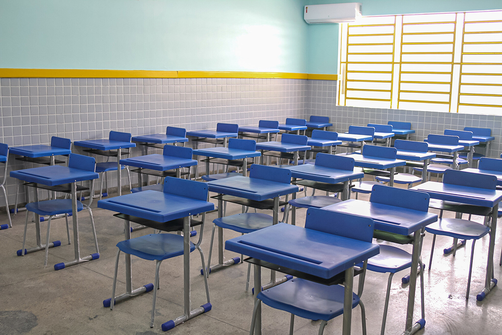 Após 39 anos sem reforma, Escola Carolina Perolina Raimunda Almeida é ...