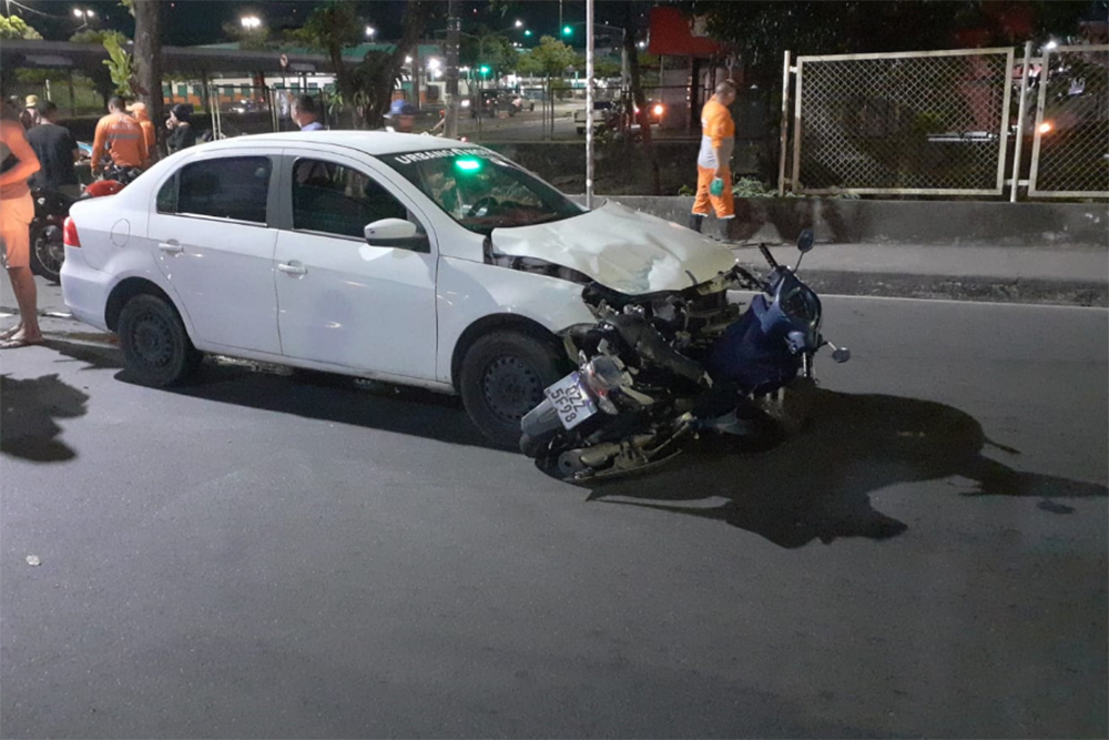 Acidente entre carro e motocicleta deixa um adolescente morto e outro gravemente ferido no ...