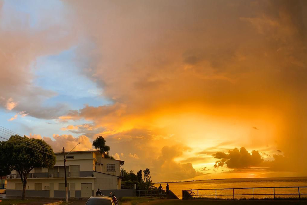 Curtir o espetáculo do pôr do sol em Parintins é programa favorito nos fins de tarde - Portal do ...