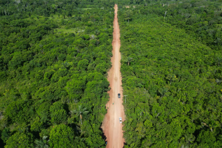 Asfaltamento da estrada da Vila Amazônia, em Parintins, é retomado ...