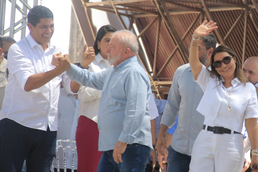Lula recebe o título de cidadão de Parintins durante inaugurações na ...